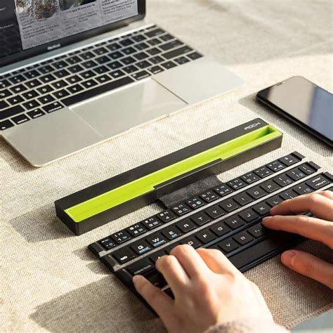ROCK R4 Foldable Wireless Bluetooth Keyboard GearVita