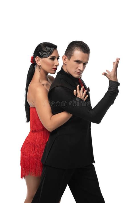 Dançarina Elegante E Bonito Olhando Para A Câmera Enquanto Executava Tango Com Um Parceiro