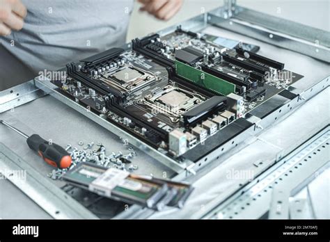 Man Engineercollectorindependent Self Computer Assembly Mounting