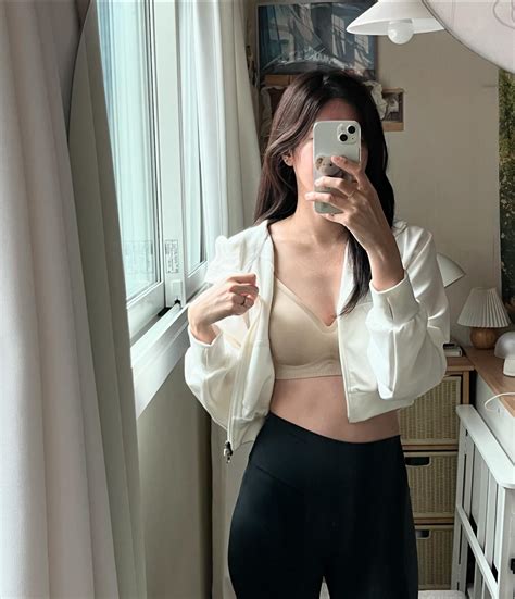 슈메이 광고 새해가 되면 새로운 마음가짐을 위해 옷장정리를 싹 하는데요 주기적으로 교체해줘야하는 속옷도 새롭게 장만했어요 제가 픽한 제품은 레브렌스 볼륨감을