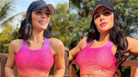 Aline Mineiro Ostenta Coxas Grossas Ao Usar Shortinho E Top Gostosa