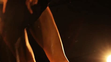 I Ren Sexy Gals Wait Lover Comes