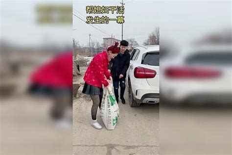 帮媳妇干活发生的一幕，这傻媳妇，咋自己扛着走了呢？咋想的？