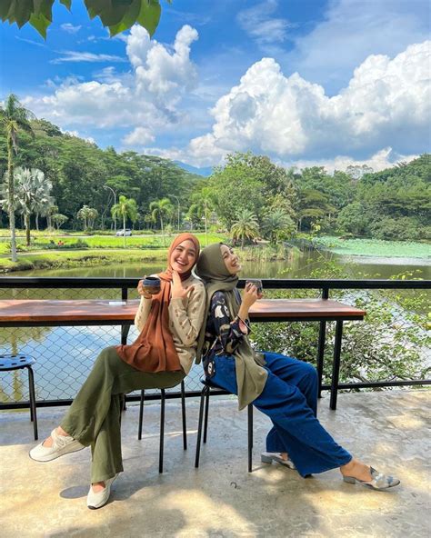 9 Potret Cut Syifa dan Kakak Ipar, Mirip dan Akrab Banget!