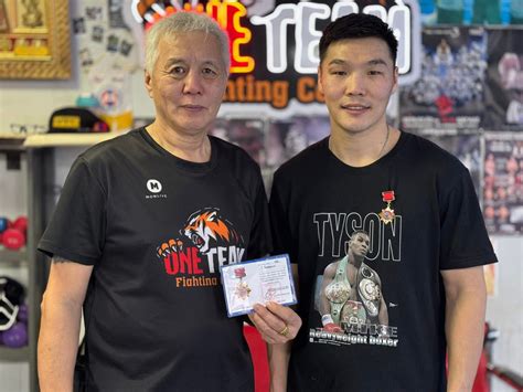 Wba холбооны Ази тивийн аварга Г Баярхүүг Монголын залуучуудын холбооны Тэргүүний залуу цол