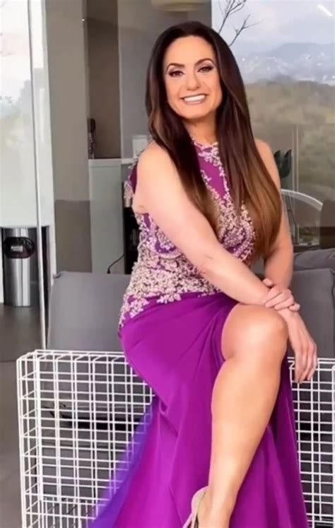 Penélope Menchaca Presume Cuerpazo A Sus 55 Años Con Atrevido Vestido