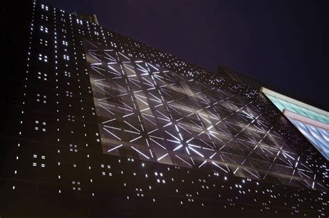 Mall Facade Transformed Into A Mesmerizing Led Installation