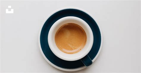 접시 위에 커피 한 잔 사진 Unsplash의 무료 커피 이미지