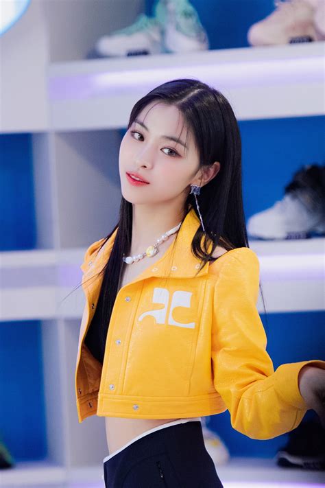 220818 Itzy Twitter Update Checkmate Making Photo Ryujin Kpopping