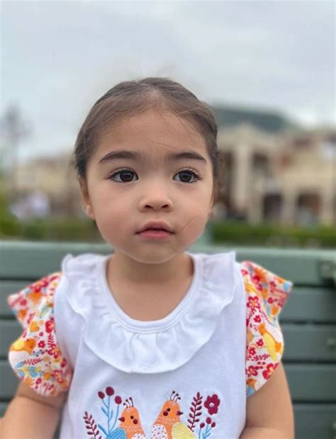 แม่ลิเดีย อวดความสวย น้องเดมี่ คิ้วเป๊ะตากลมโตจิ้มลิ้มมากๆ