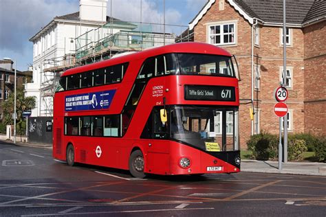 Route 671, London United, LT147, LTZ1147 | LT147 is pictured… | Flickr