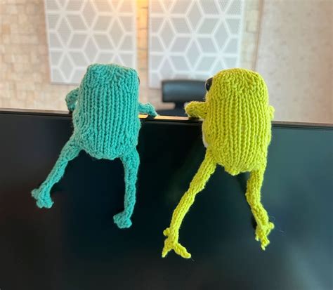 박미남 박다원😾💗🕷 On Twitter 모니터에 매달린 뜨개구리들