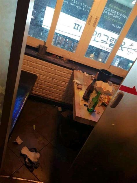 HOT 룸에 입고 있던 팬티와 생리대 벗어놓고 간 여자