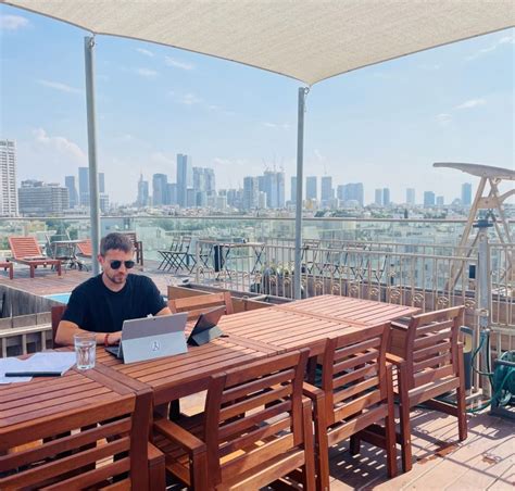 Blockchain Presence On Linkedin Decentralization Distribution Innovation Productivity