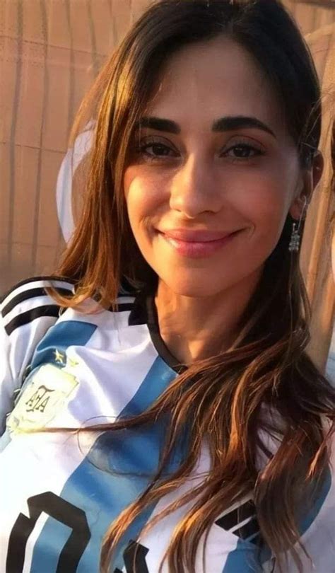 Pin On Antonella Roccuzzo 🇦🇷