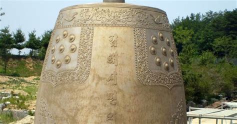 김해 시민의 종 모습 드러내