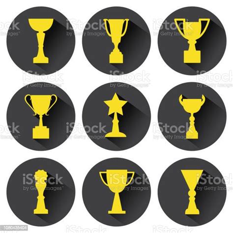 골든 수상과 어두운 회색 배경에 컵의 집합입니다 벡터 일러스트 레이 션 로고에 대한 스톡 벡터 아트 및 기타 이미지 로고 트로피 1위 Istock