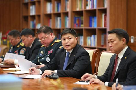 Монгол Улсын Ерөнхийлөгч У Хүрэлсүх Засгийн газар хууль хүчний байгууллагын удирдлагуудыг