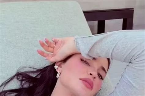 Kylie Jenner Shares Intimate Video Of Her And Boyfriend Travis Scott Cuddling Irish Mirror Online