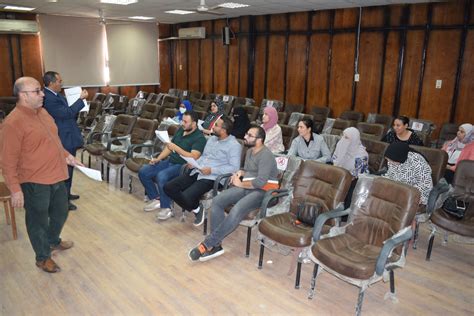 جلسة عصف ذهني لطلاب الدراسات العليا بكلية الطب