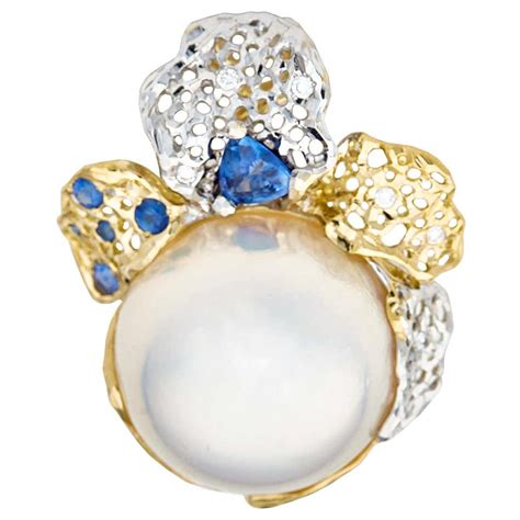Contemporary 18 Karat Gold Pearl And Midnight Sapphire Diamond Frog