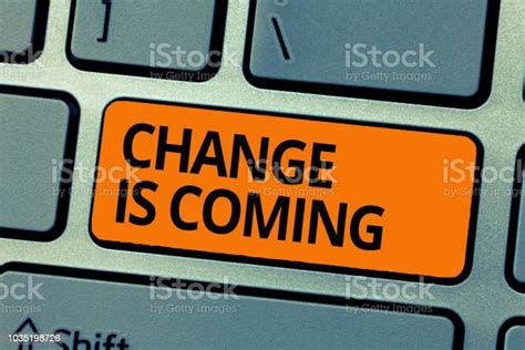단어 쓰기 텍스트 변화가 오고 있다 사람이 다른 미래의 그가 말하는 대 한 비즈니스 개념 변경에 대한 스톡 사진 및 기타 이미지 변경 1월 개발 Istock