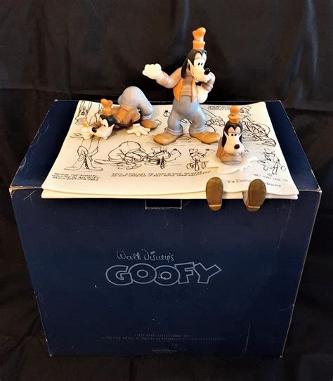 Disney Gallery Goofy Model Sheet Figural Scene Euc Original Box Le