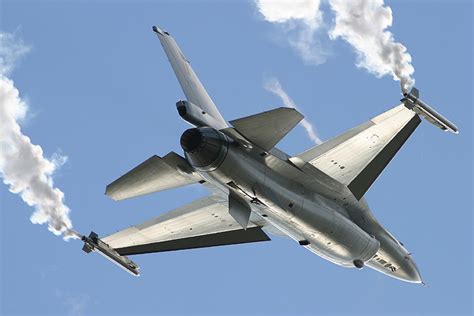 Copyright F4 Aviation 2003