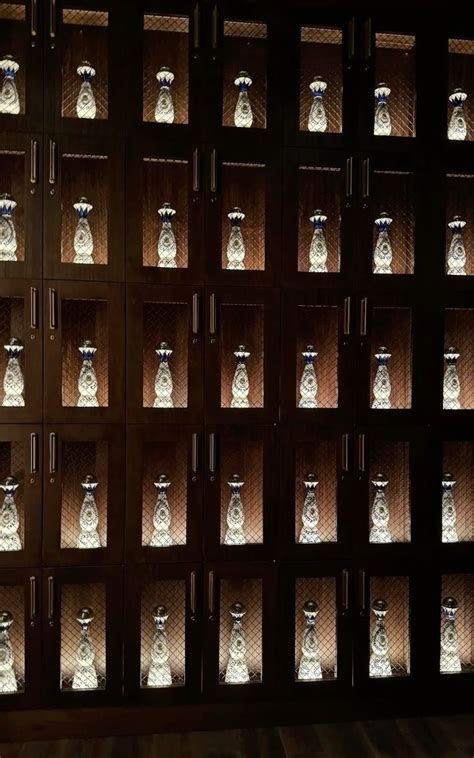 Épinglé Par Mane Khachatryan Sur Ani Bar En 2025 Cave à Vin Façade