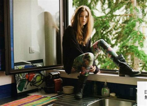 Shoes 79082 Model Window And Kitchen On