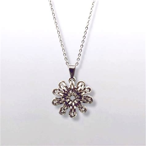 Daisy Chain Interlocking Pendant Griffinmaille