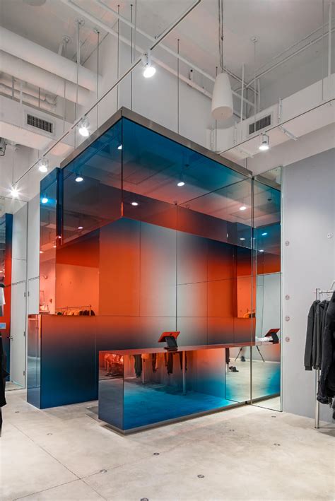 Why Miamis Luxury Retail Market Is Dressing Down Colorful Retail