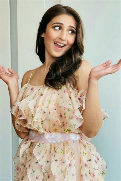 Dhvani Jiya Shankar Hairstyles Dhvani Bhanushali Most Beautiful