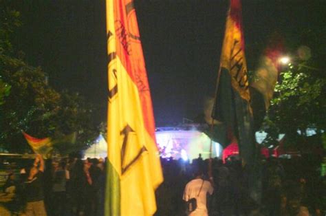Bendera Reggae Raksasa Berkibar Di Konser Kebebasan Gangstarasta Hai