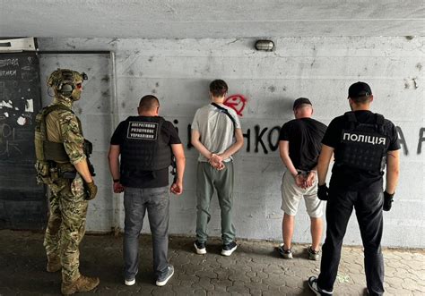 НА ОКОЛИЦІ УЖГОРОДА ЗАТРИМАЛИ ДВОХ ЗАКАРПАТЦІВ ЯКІ ПЕРЕПРАВЛЯЛИ ЧЕРЕЗ КОРДОН ЧОЛОВІКА