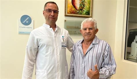 За първи път у нас поставиха четири байпаса 69 годишен пациент целува ръцете на лекарите