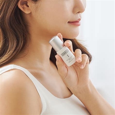 이나벨로 겨울은 아름다운 계절이지만 건조한 환경으로 피부의 수분을 증발시키고 피부 장벽을 약화시켜 탄탄하던 피부도 쉽게 푸석해져요 평소 건성 피부가 아니더라도 기후나