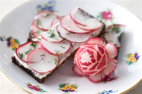 Cutting Radishes Into Roses At Anna Crace Blog