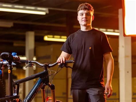 Їзда на велосипеді знижує ризик деменції та хвороби Альцгеймера — нове дослідження Читайте на