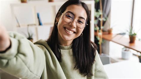 11 Tiny Gestures That Speak Loudly About A Persons Character Yourtango