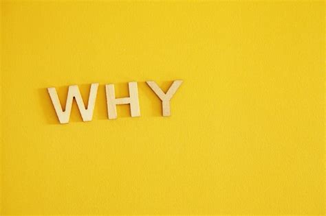 엽서 복사 공간이 있는 노란색 배경에 텍스트가 있는 이유 0명에 대한 스톡 사진 및 기타 이미지 0명 개념 개념과 주제 Istock