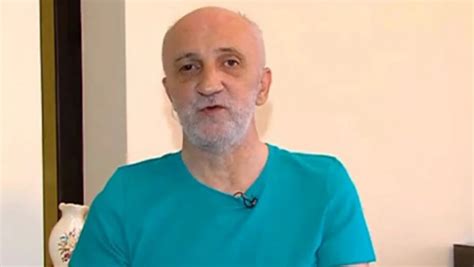 ჩემს მეგობრებს მინდა ვკითხო ვისაც ცოტა ჭკუა მოეკითხება რას წერს გია ხუხაშვილი