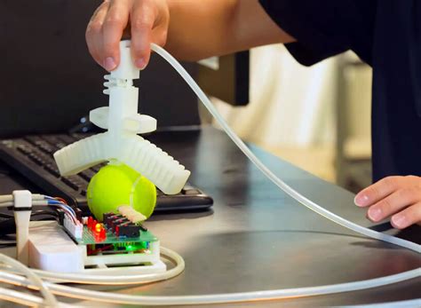 Watch This 3d Printed Robotic Gripper Pick Up Hold And Release Objects Without Electronics