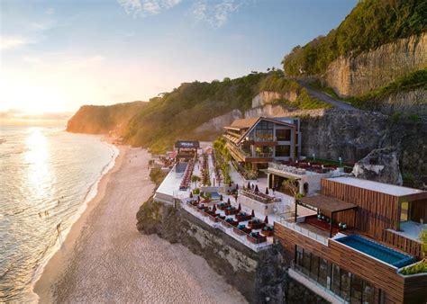 White Rock Beach Club A Party On Melasti Beach Honeycombers Bali
