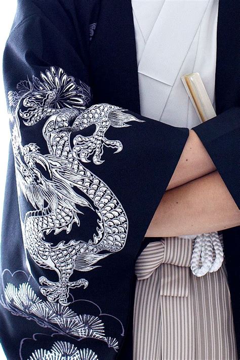 Male kimono with dragon motif. So cool! *.* | Male kimono, Japanese ...