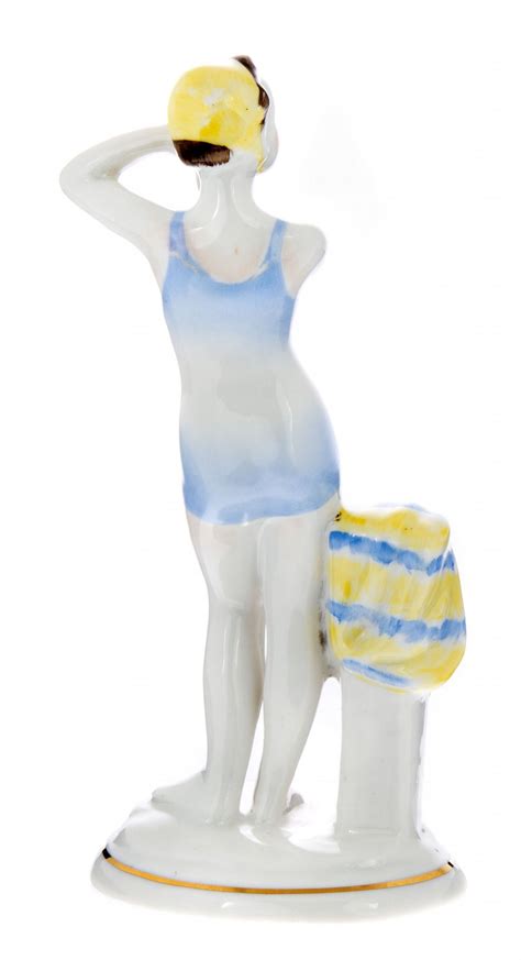 Статуэтка Юная купальщица фарфор роспись Ленинградский фарфоровый завод ЛФЗ скульптор