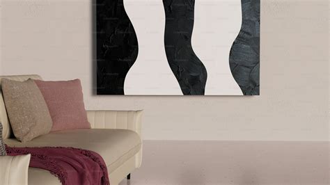 소파가 있는 거실과 벽에 그림이 걸려 있습니다 사진 Unsplash의 현대 미술 이미지