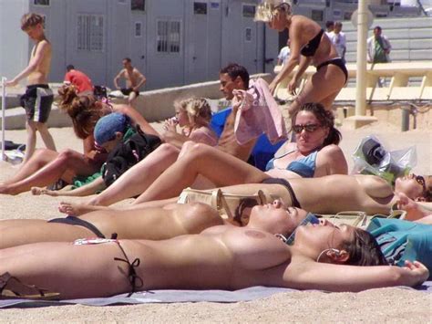 Nice Boobs In These Voyeur Pictures Taken On The Beach Porn Pictures Xxx Photos Sex Images