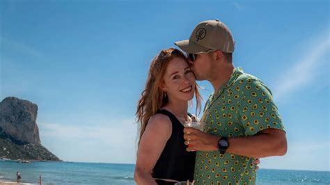 Schaatsster Antoinette De Jong Maakt Snelle Foto In Lift Terwijl Ze