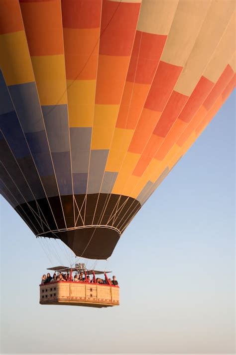 경험 고도 공수의 공중 관광 그룹 활동 글로벌 여행 날으는 높은 고도 다채로운 독특한 관점 떠 있는 레저 레크리에이션의 맑은 하늘 모험 모험
